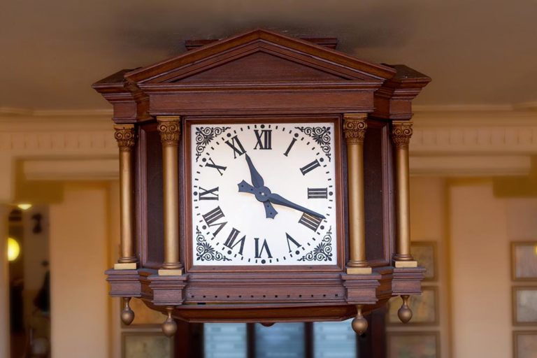 Custom Amish Wood Grandfather Clocks | Old Time Chimes