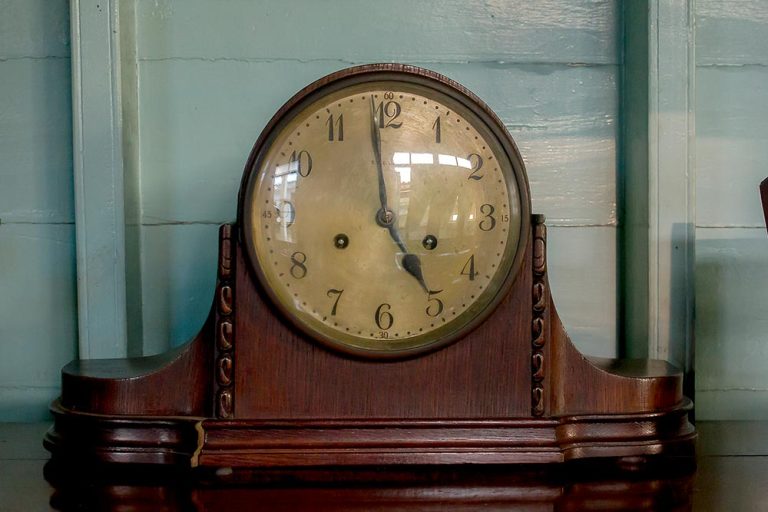 Custom Amish Wood Grandfather Clocks | Old Time Chimes