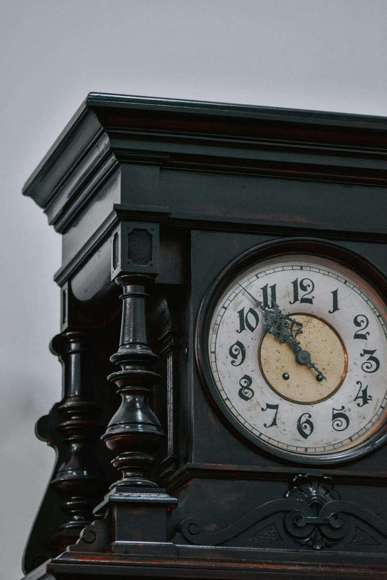 How To Make An Impression With Unique Mantel Clocks | Old Time Chimes
